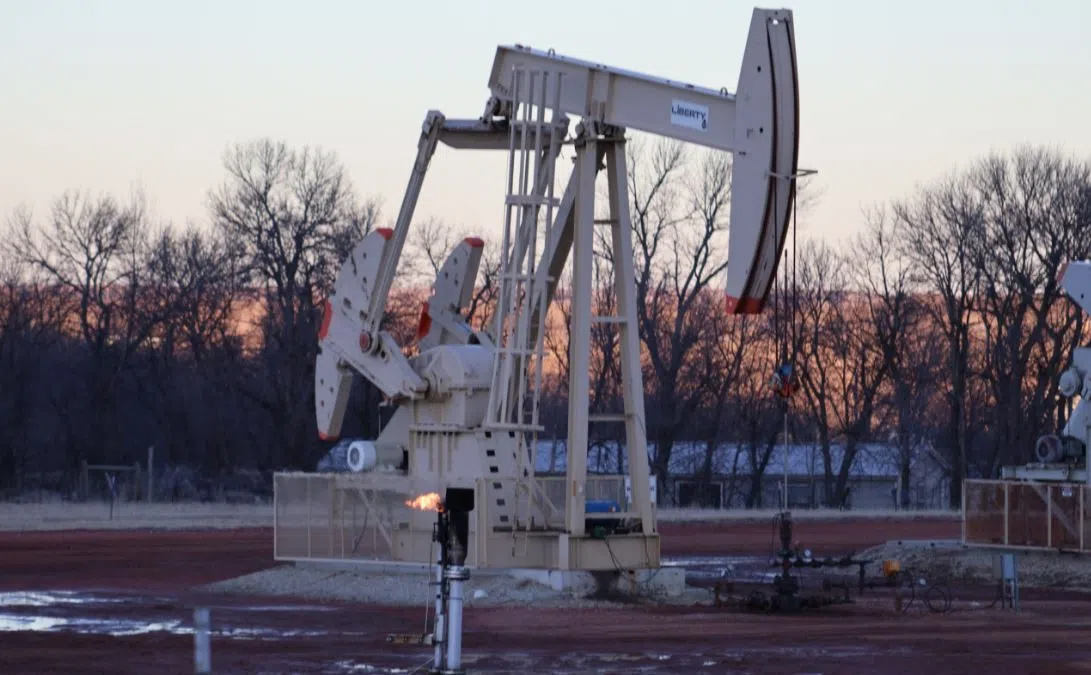 North Dakota oil producers plan to drop rigs due to weaker prices ...