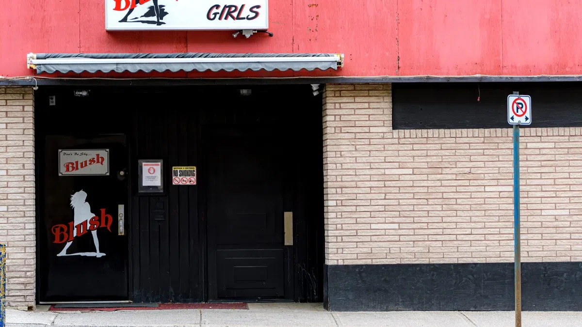 Man Sets Fire to Gentleman’s Club, Pees in Water Bottle, and Throws It ...