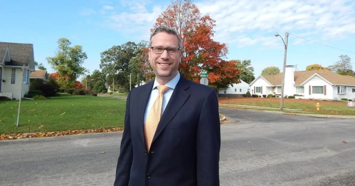 Illinois State Treasurer Michael Frerichs Reminds Young Photographers