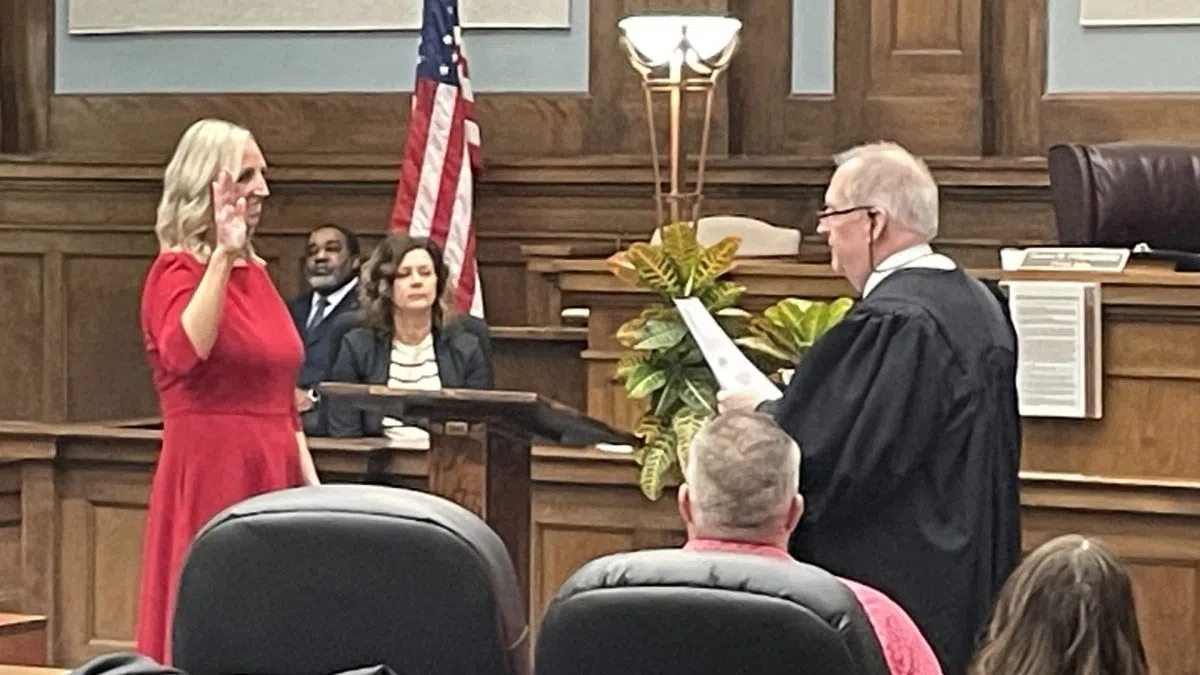 Lindsay J. Starwalt Sworn In as New Associate Judge for Fifth Judicial ...