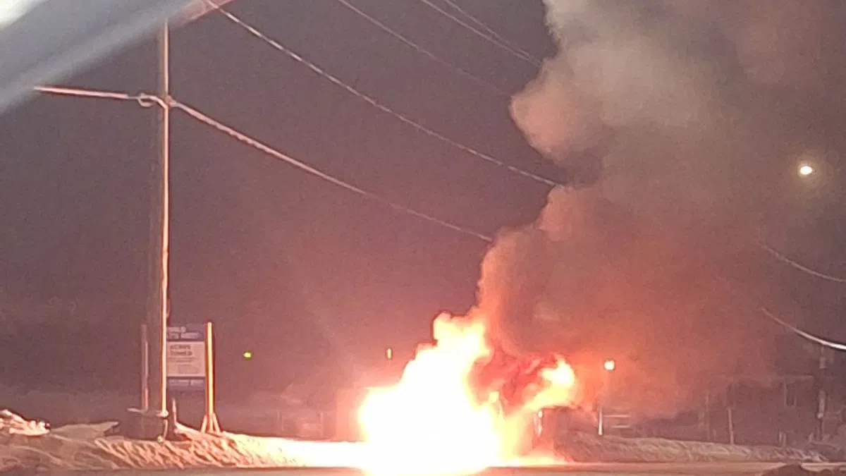 Firefighters Respond To Vehicle Fire In Owen Sound | Country 93