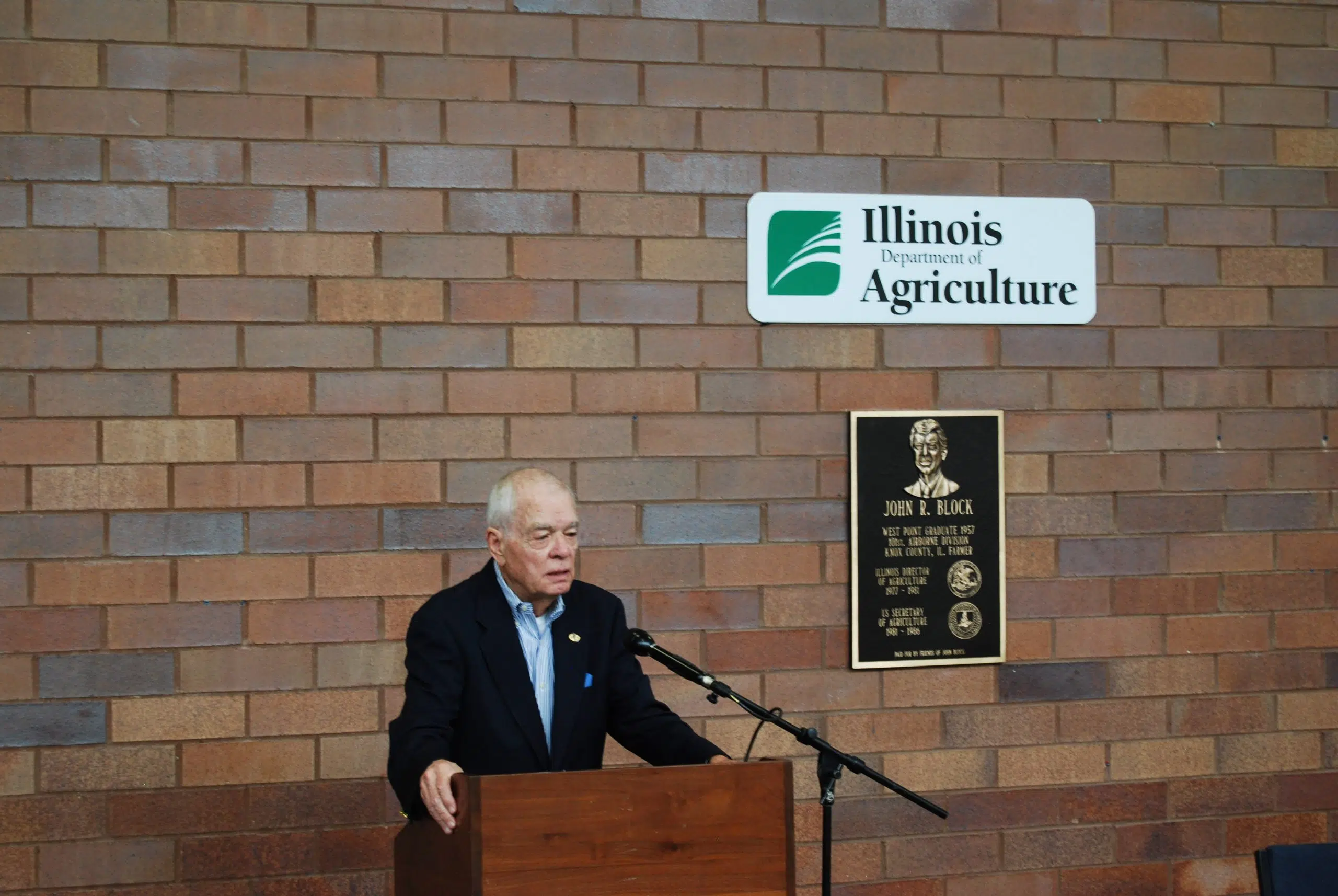 IDOA Dedicates Plaque to Former Director John R. Block | MyRadioLink.com