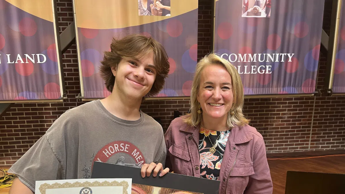 Budzinski Launches 2025 Congressional Art Competition | MyRadioLink.com