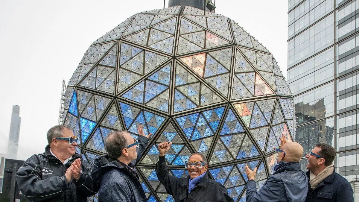 PAY BIG BUCKS FOR PRIME SEATING TO WATCH THE BALL DROP IN TIMES SQUARE ...