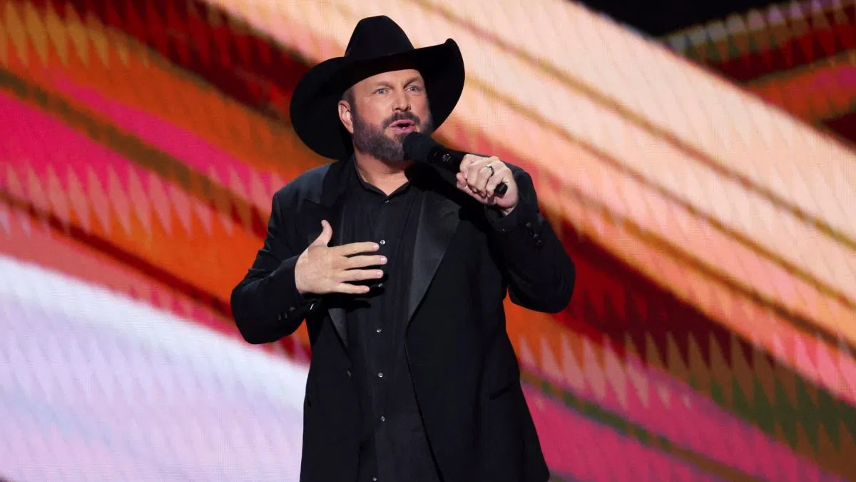 Garth Brooks Plans To Make An Announcement Tonight | Neuhoff Media ... Garth Brooks Plans To Make An Announcement Tonight | Neuhoff Media ...