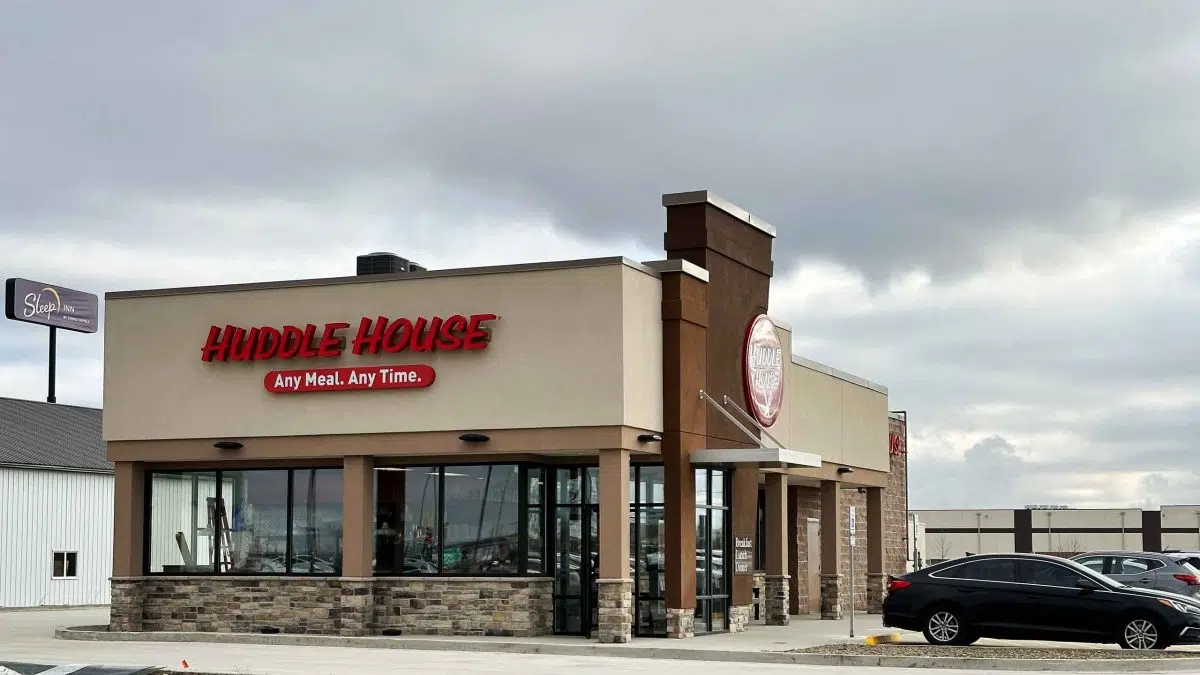 Huddle House accepting nominations for ‘Huddle Up’ award | NowDecatur.com