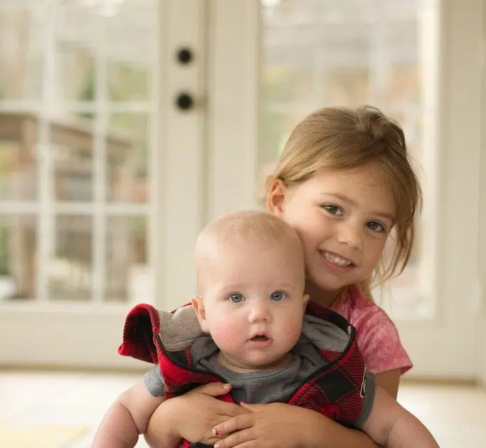 A daily dose of cute (sweet siblings) | Froggy 98 - Today's Best Country!