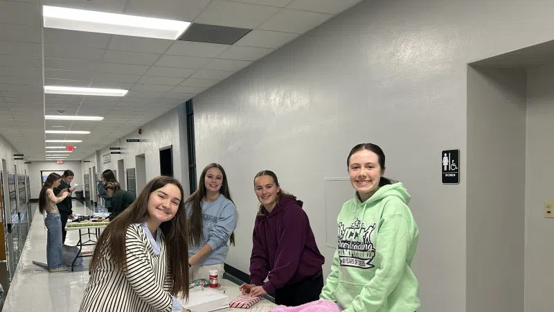 Salem high school students help less fortunate during holiday season ...