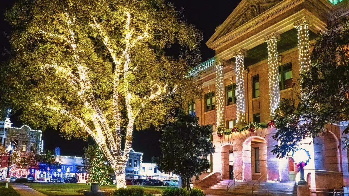 Georgetown, TX Celebrates the Season: Annual Lighting of the Square ...