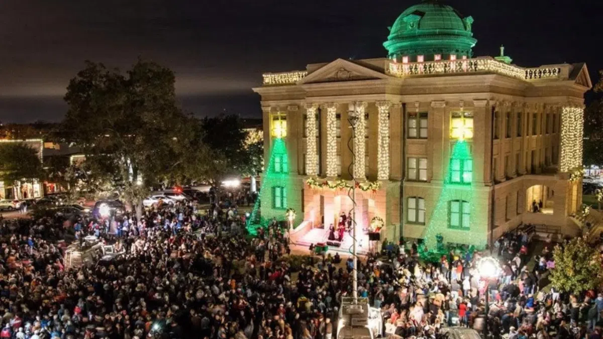 Celebrate the Annual Lighting of the Square in Georgetown: Holiday ...