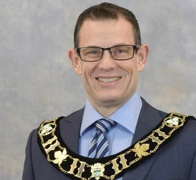 Russell Mayor Invites Resident To “Walk With Him!” | Hot Country 92.5