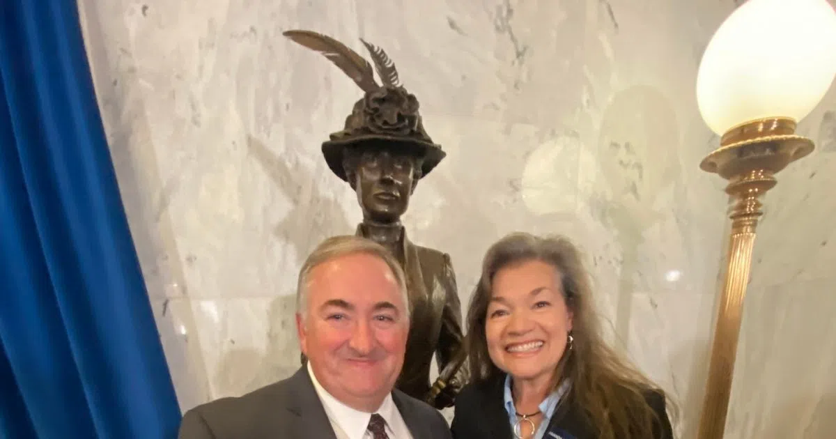Local education icon honored in sculpture in Frankfort | Glasgow News 1