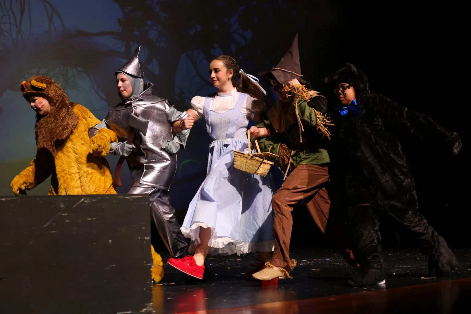 GALLERY: Glasgow Middle presents ‘Wizard of Oz’ this weekend | WCLU Radio