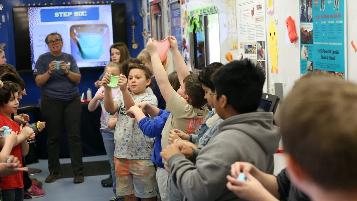 Highland students conduct experiments on mobile science center | WCLU Radio