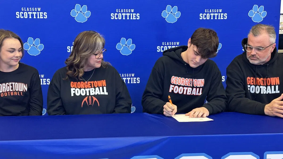 VIDEO: Max Lee signs with Georgetown College | Glasgow News 1