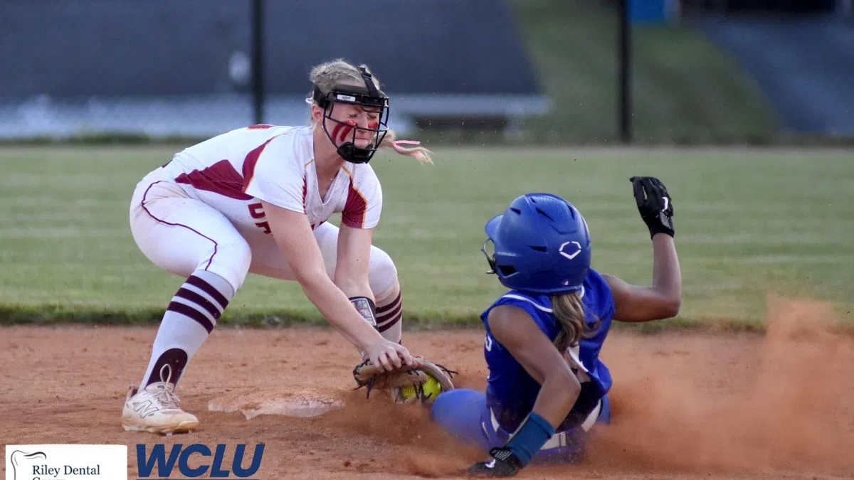 GALLERY: Trojanettes clip Lady Scotties, 8-7, in nine innings | Glasgow ...