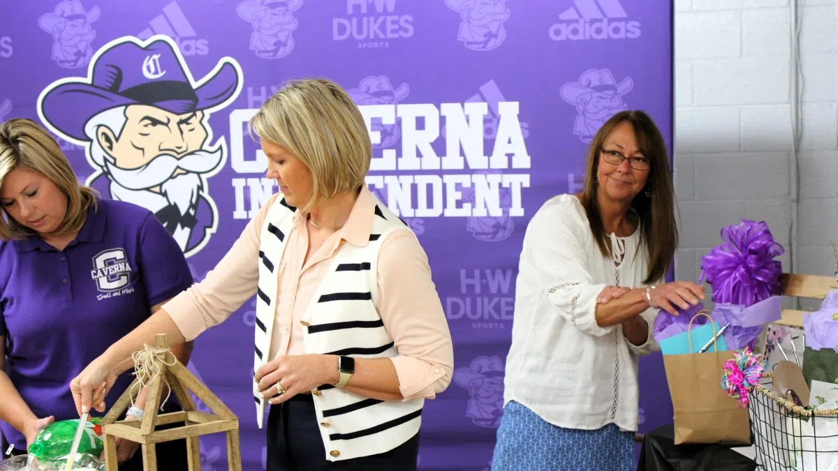 A new chapter begins at Caverna as Susan Mathews retires | WCLU Radio