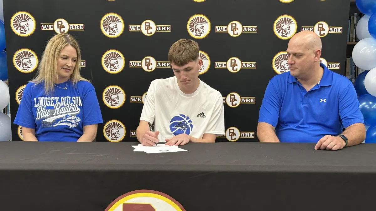 VIDEO: Will Spillman signs with Lindsey Wilson | WCLU Radio