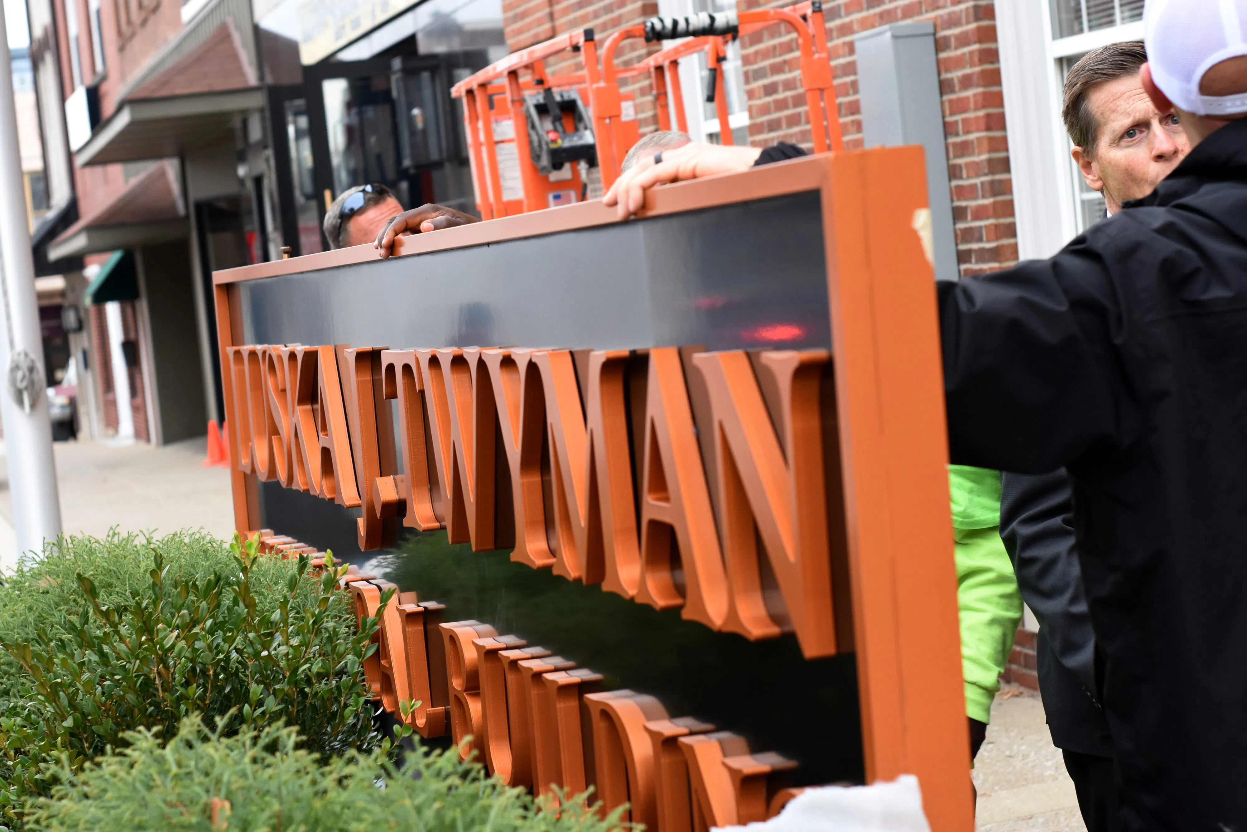City mounts Twyman sign on municipal building | Glasgow News 1