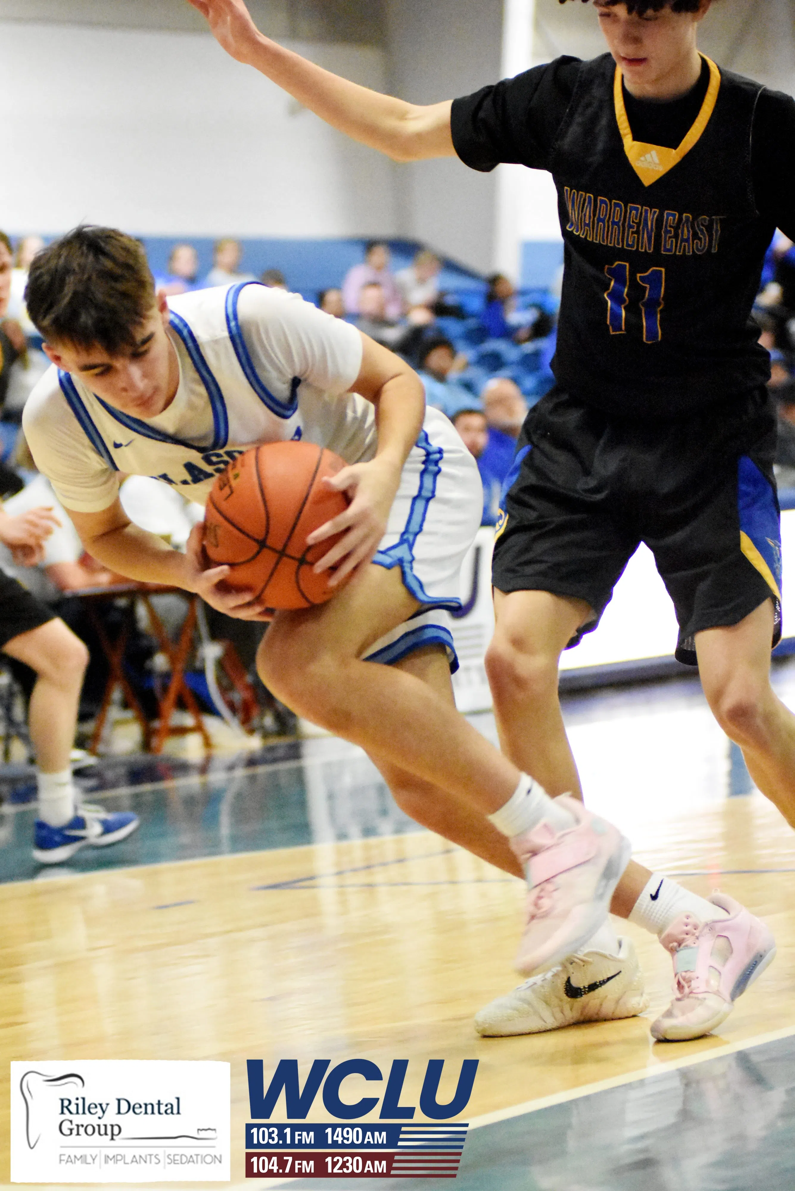 GALLERY: Scotties rout Raiders, 82-54 | WCLU Radio