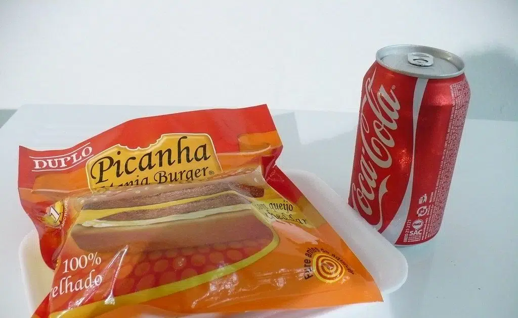 Junk food ads targeting kids may become restricted in Canada | Y95.5