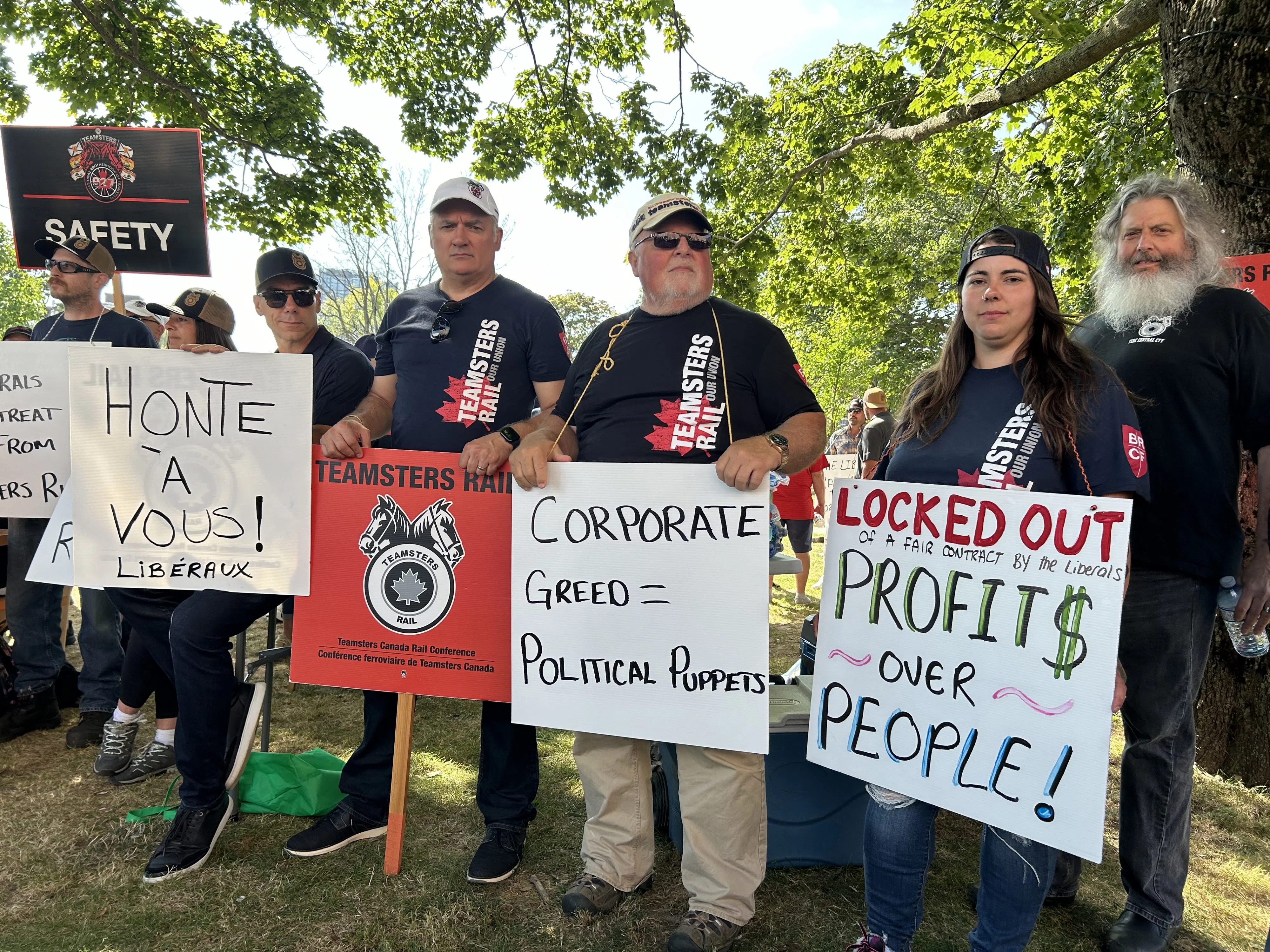 Rail workers call out feds after labour board prevented strike | 101.5 ...