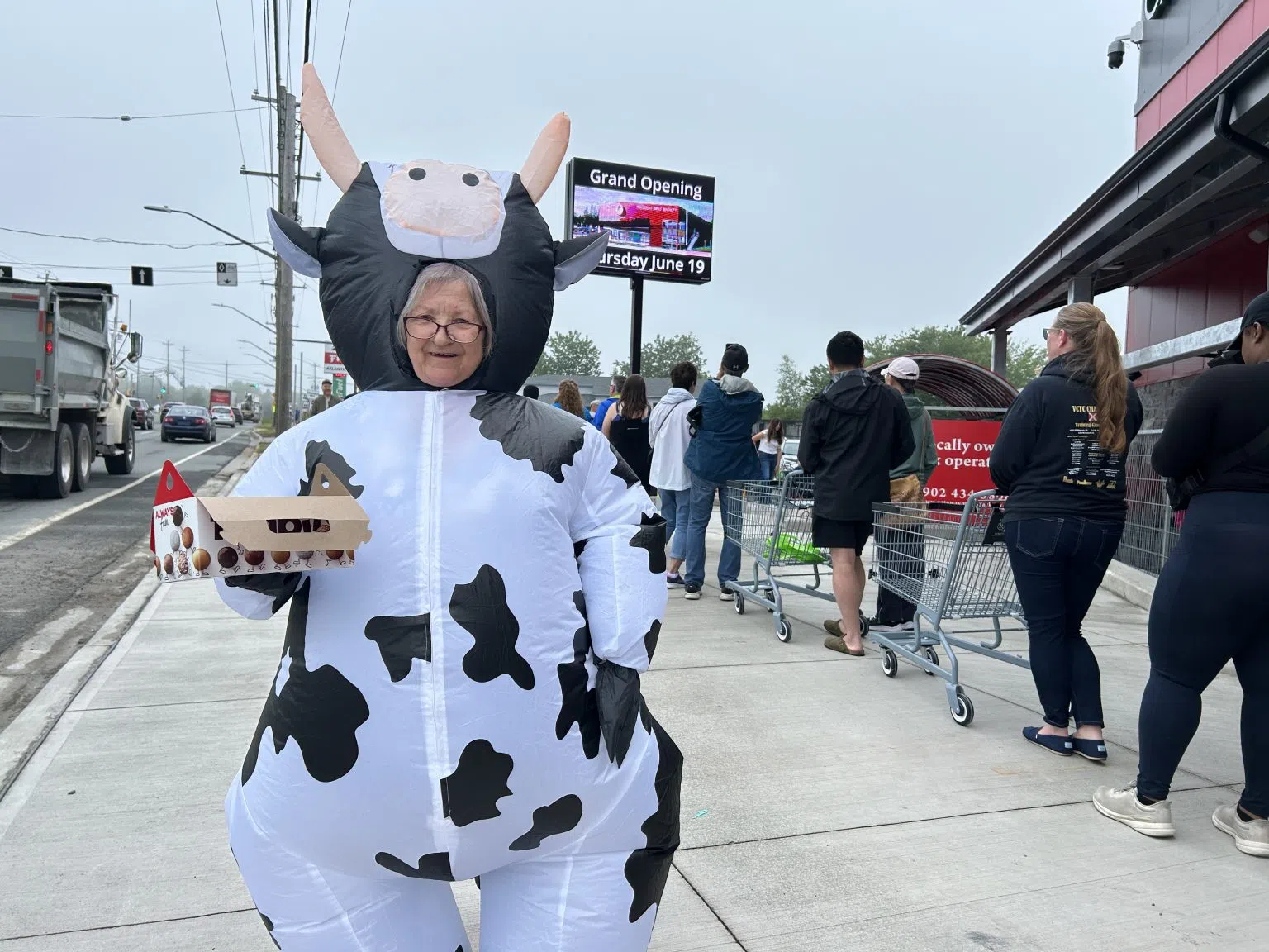 More than 100 line up for new Gateway Meat Market expansion | Y95.5