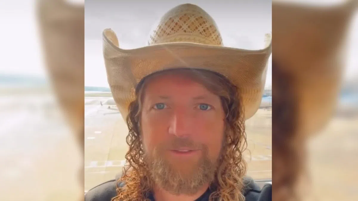 Permit for MAGA musician pulled by 3 Maritime communities | 101.5 The Hawk