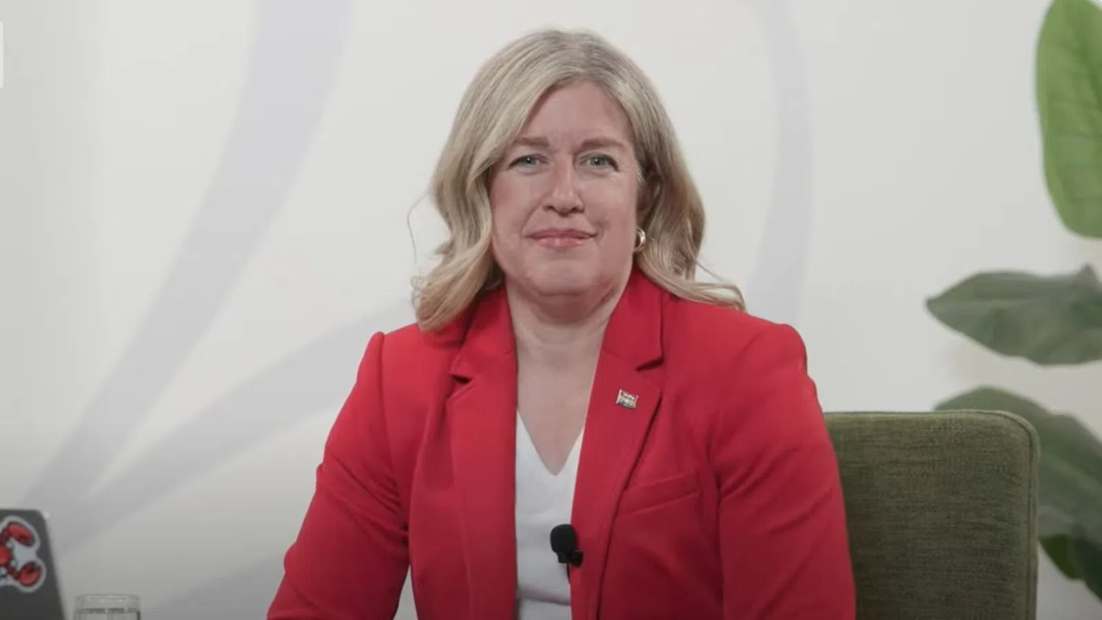 Holt backs pilot project to give teachers more PD days | Country 94