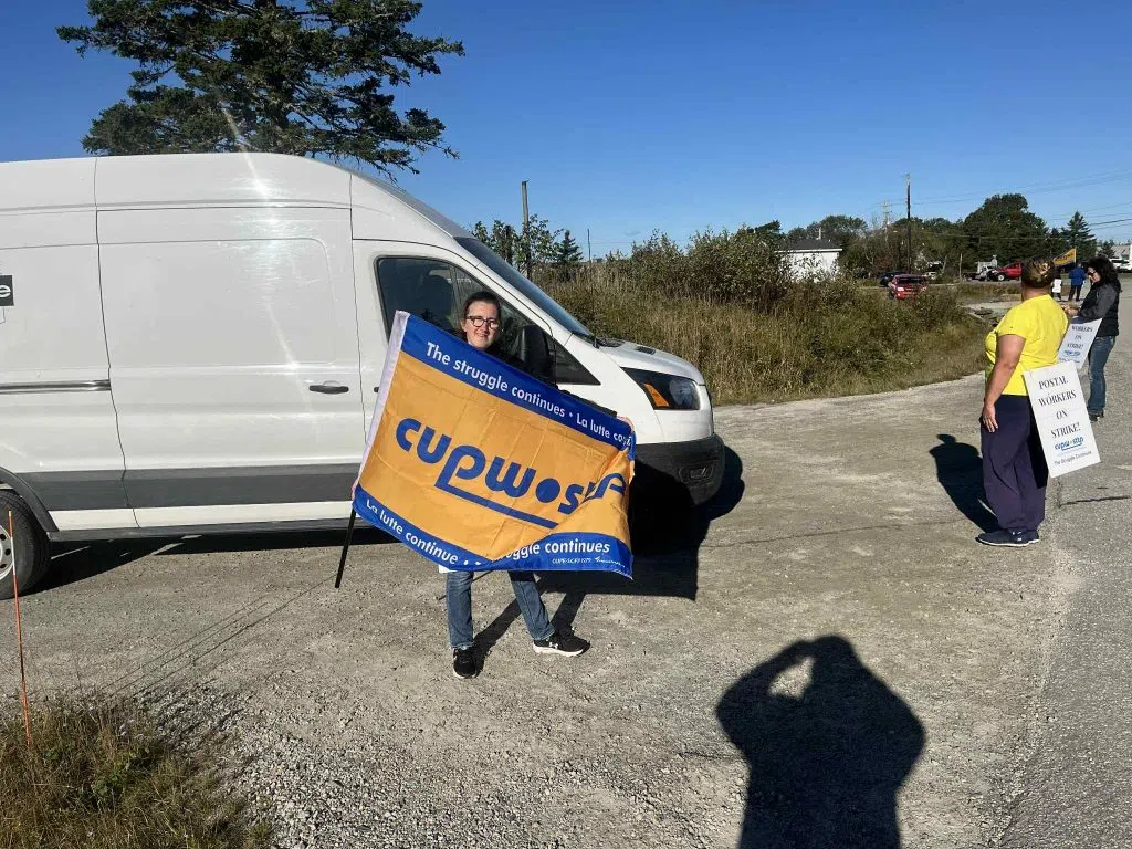 Striking CUPW members picket at Purolator in Yarmouth | Y95.5