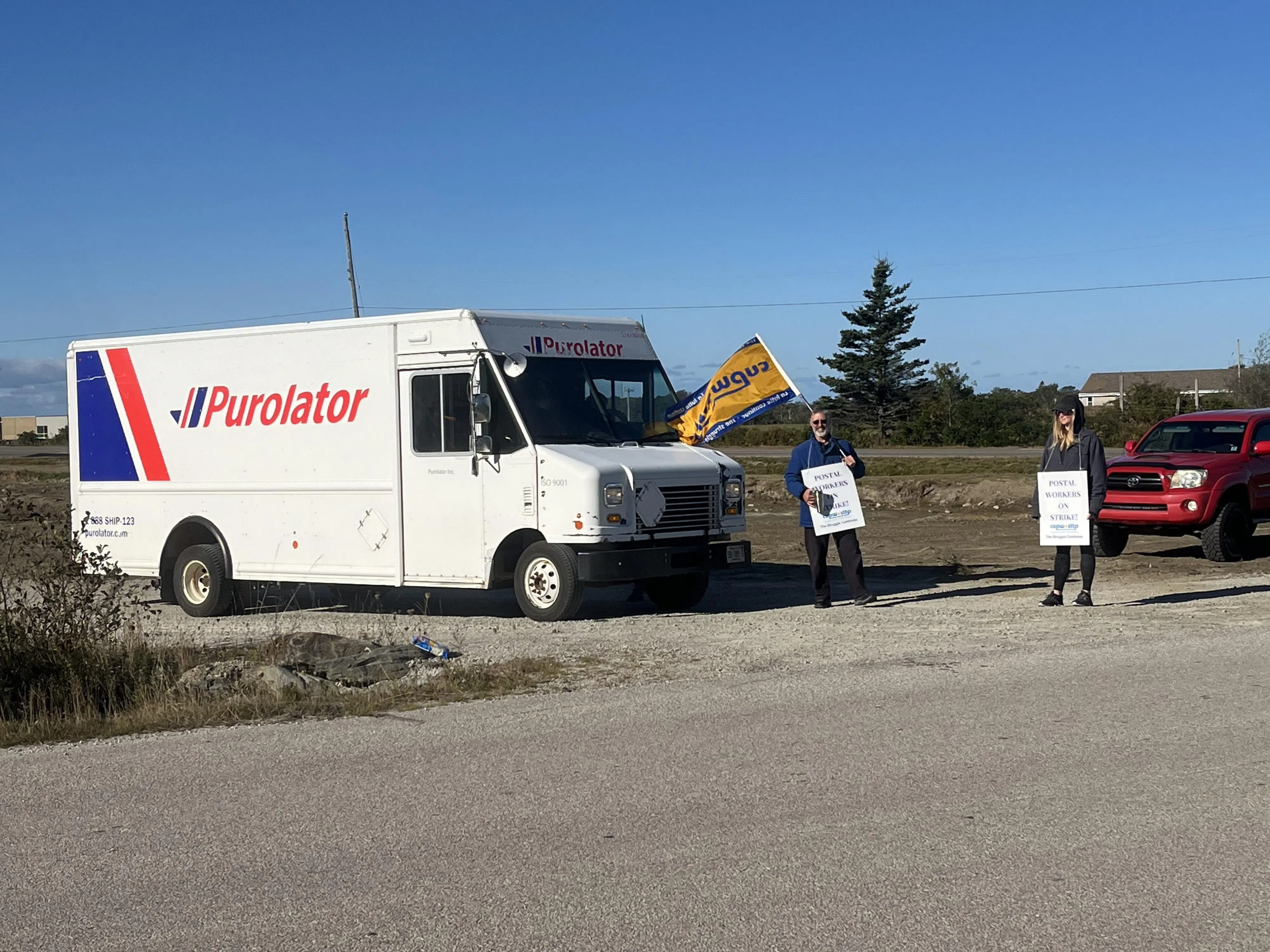 Striking CUPW members picket at Purolator in Yarmouth | Y95.5