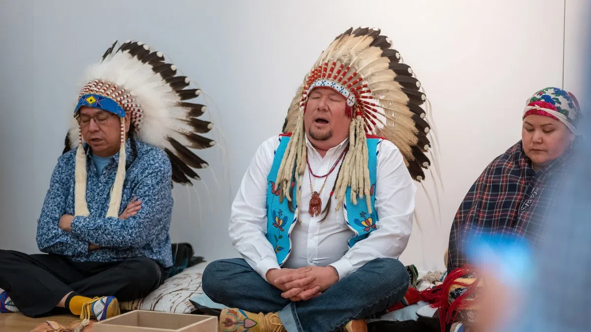 Sacred Blackfoot Headdress returning to Siksika after 124 years | CJWE ...