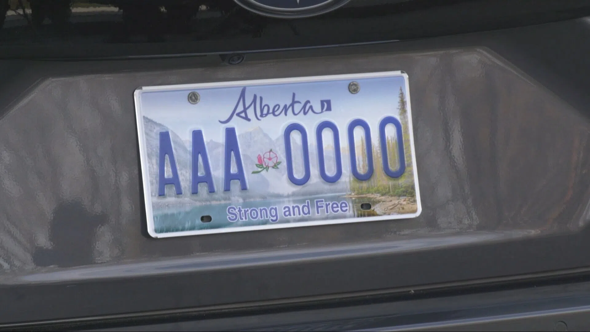 Iconic Banff lake to be backdrop of new Alberta licence plate | CJWE ...
