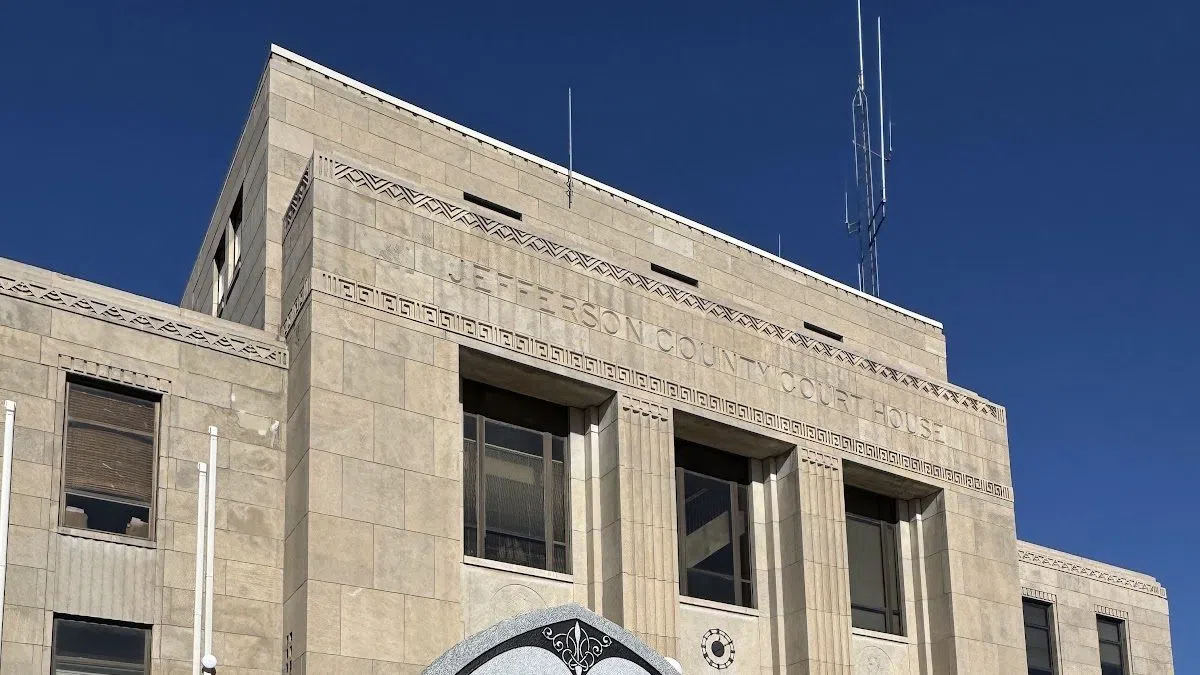 JEFFERSON COUNTY RESIDENTS FILE LAWSUIT TO REMOVE TEN COMMANDMENTS MONUMENT FROM COURTHOUSE LAWN ...