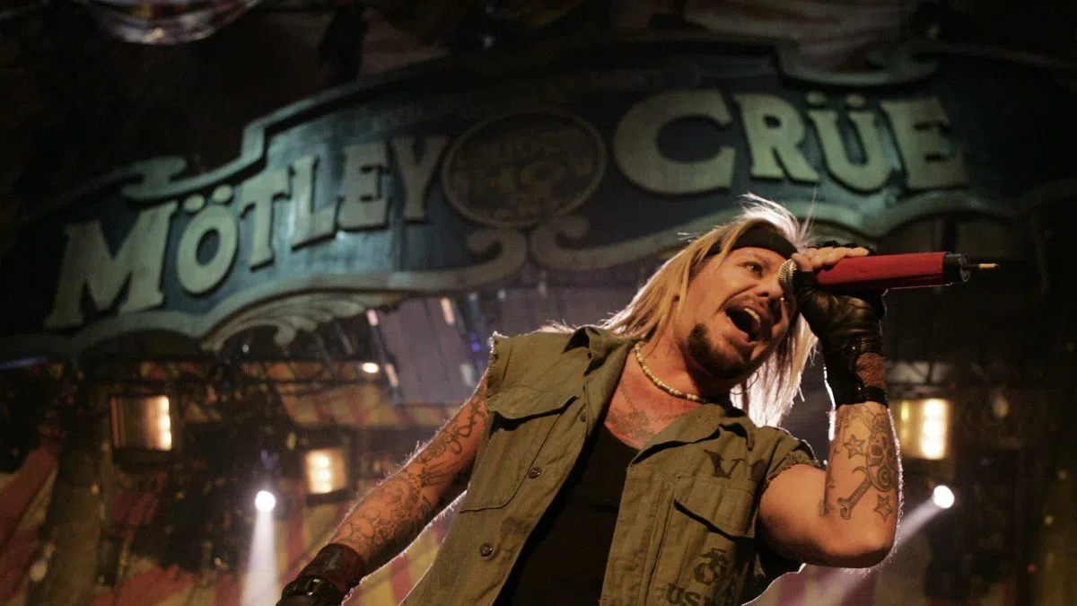 Mötley Crüe – Dogs Of War (Official Music Video) | 95 KGGO
