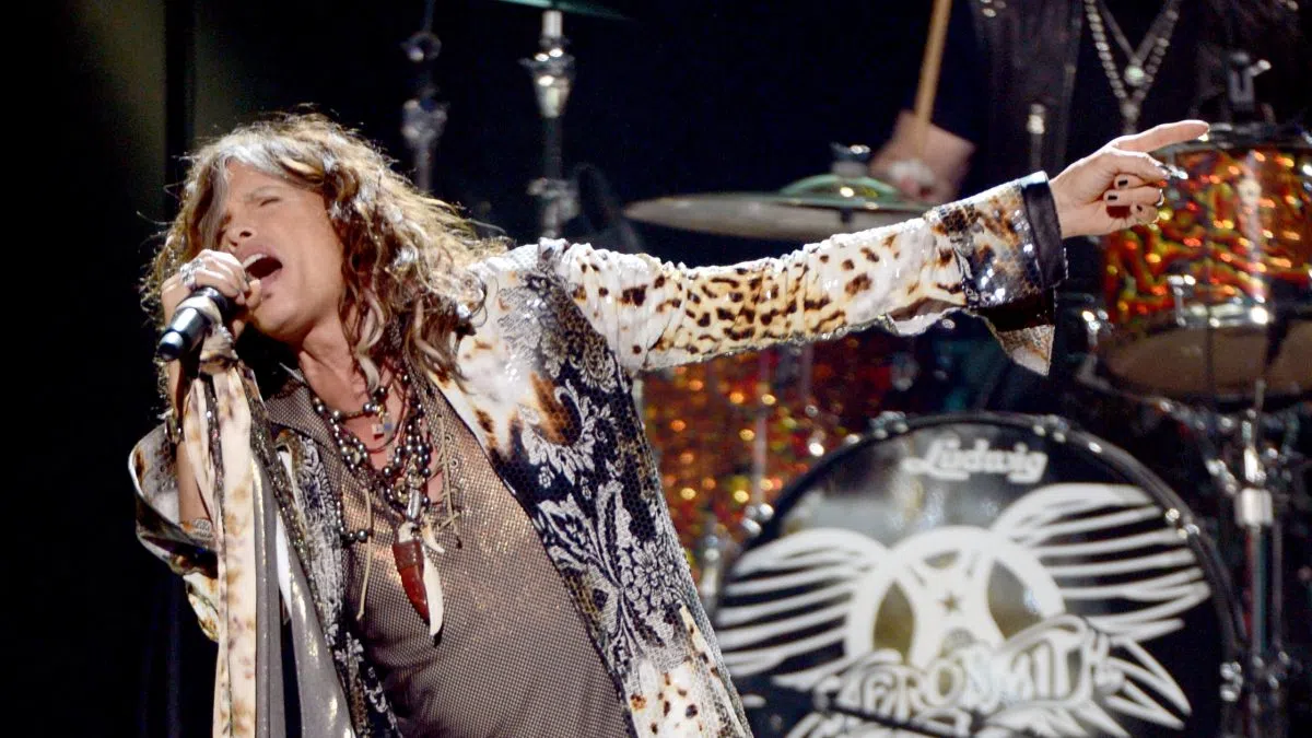 ICYMI Steven Tyler joins Eminem performance at Rock n Roll Hall of Fame ...