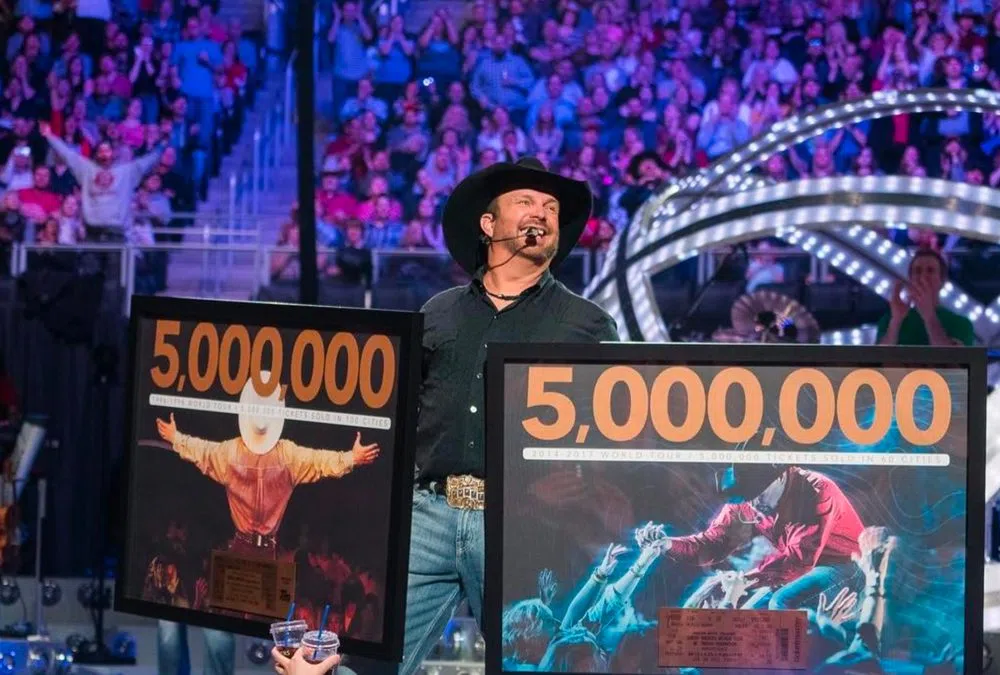 5 Million Strong & Garthing: Garth Brooks Celebrates Garthonian ...