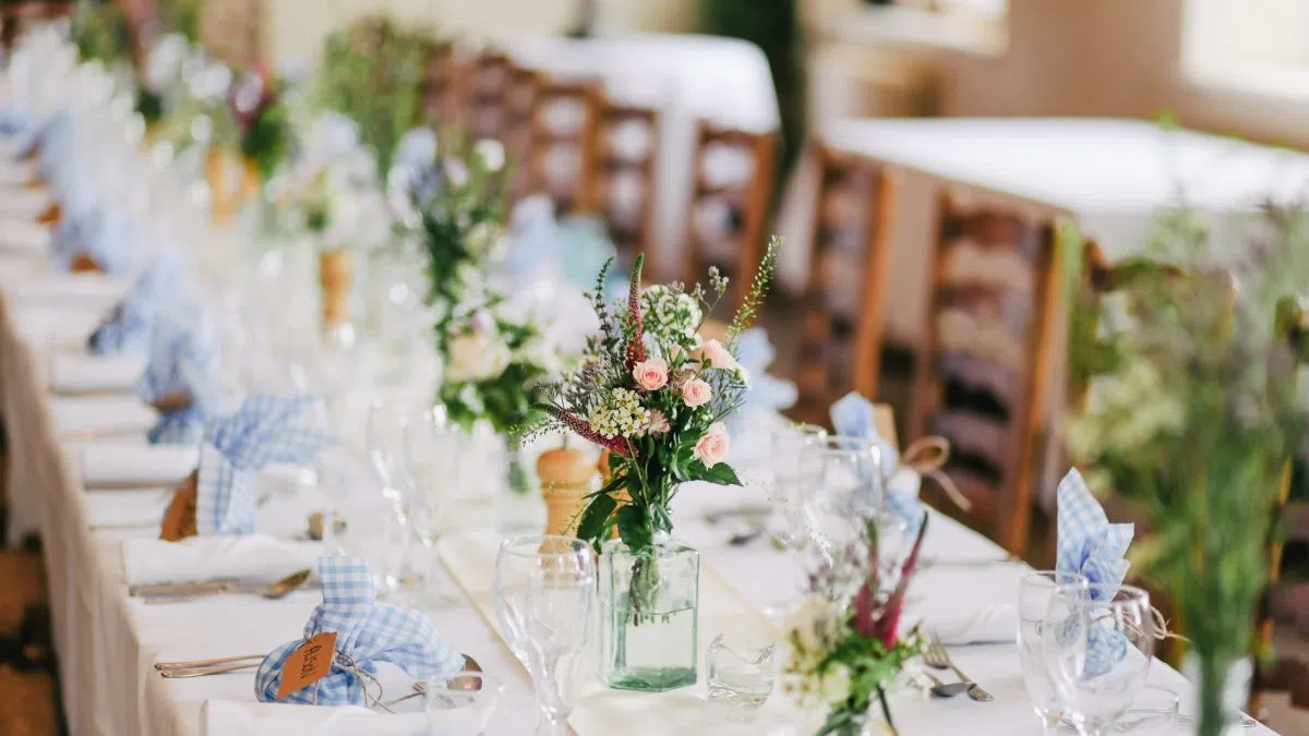 Luke Combs had the BEST WEDDING CAKE EVER!!! | 101.1 KRMD