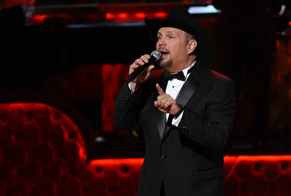 Garth Brooks Set to Perform First Concert at Nashville’s Ryman ...