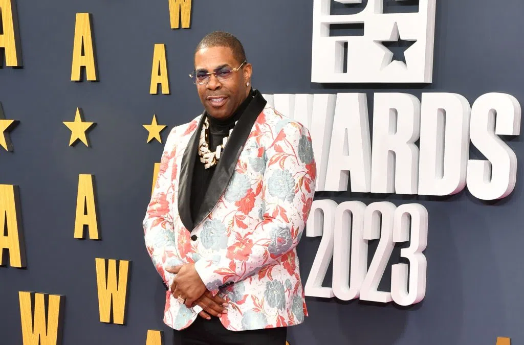 Busta Rhymes Tears Up During His Lifetime Award Speech | WDLT-FM