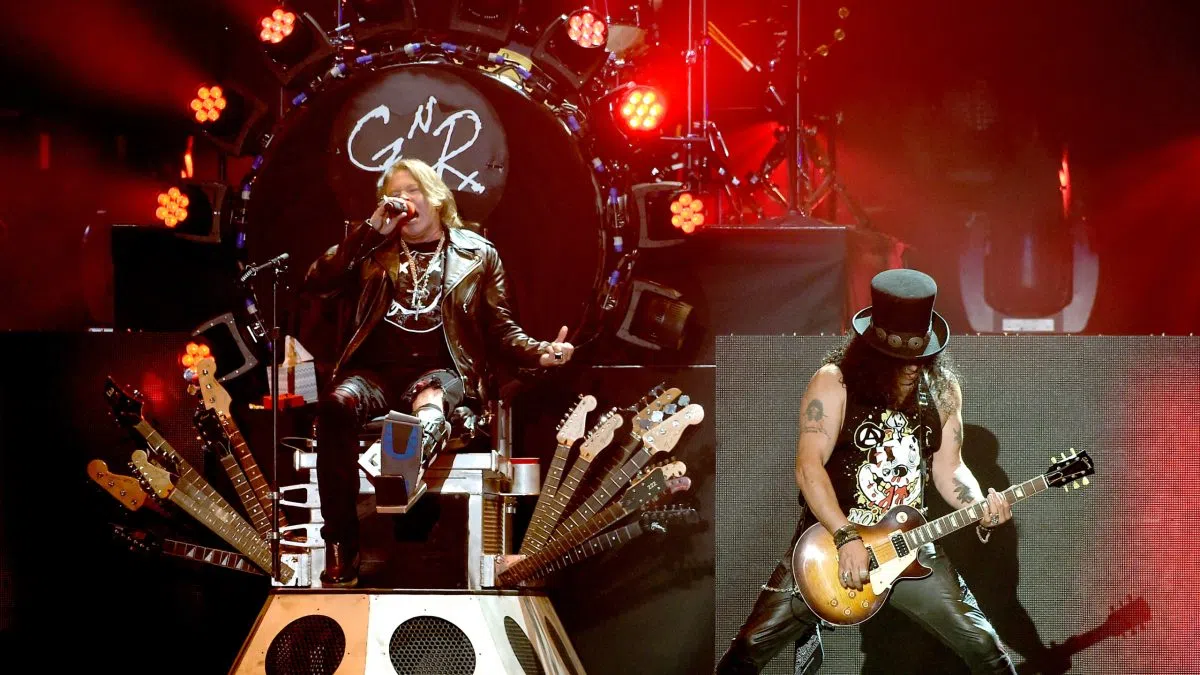 Guns N Roses Posted A Montage Of Axl Rose Falling Down On Stage…14 ...