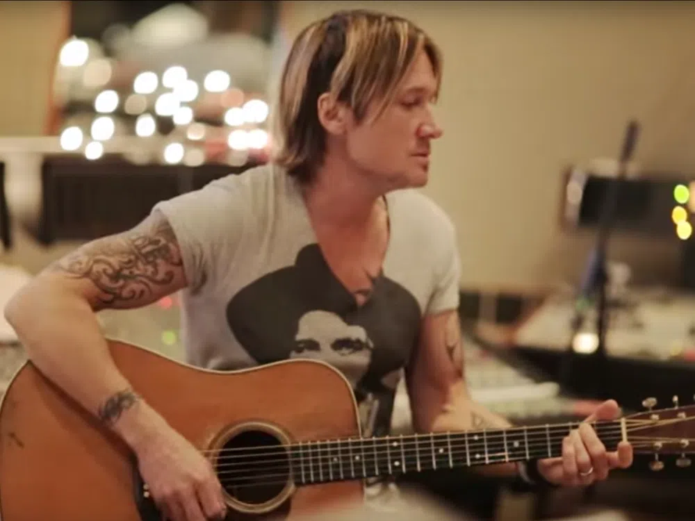 Go Behind the Scenes on Keith Urban’s “Blue Ain’t Your Color” From ...