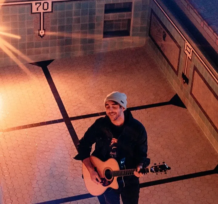 YULE IN THE POOL WITH ALEX GASKARTH | 102.1 FM Milwaukee (WLUM-FM)