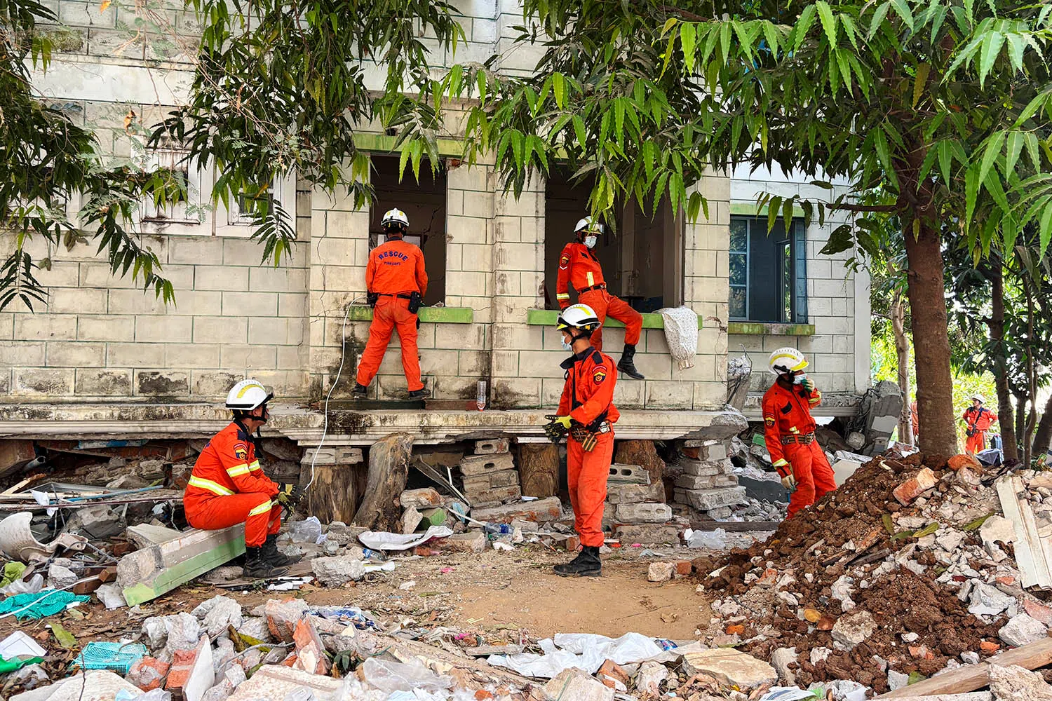 Myanmar earthquake death toll rises to 3,145 as more bodies found ...