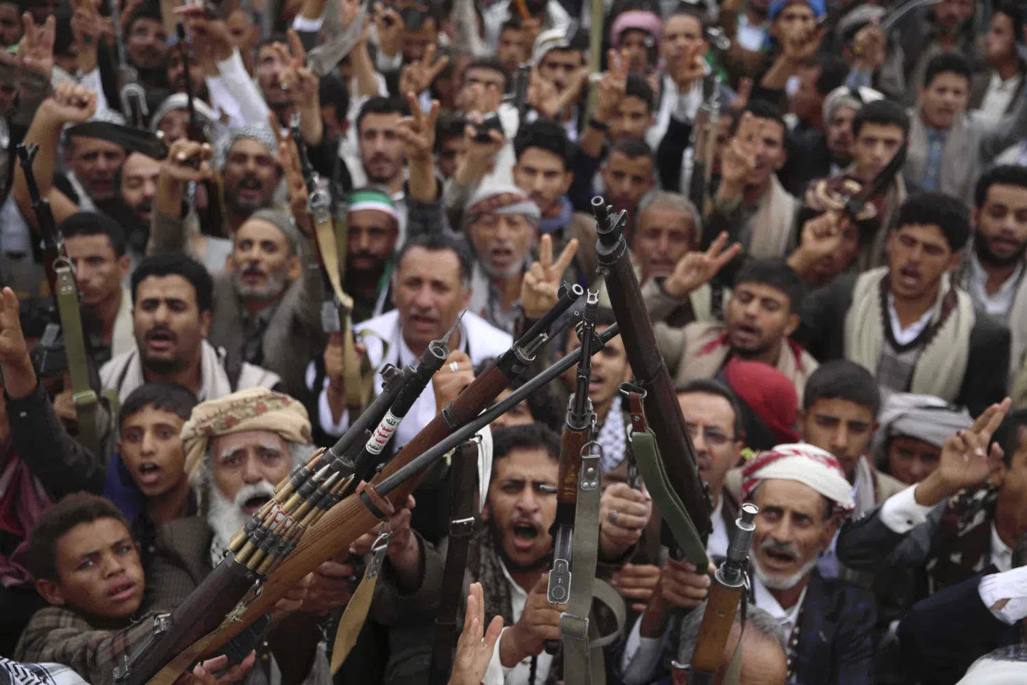 Yemen’s Houthi rebels attack a ship in the Red Sea, killing 3, after ...