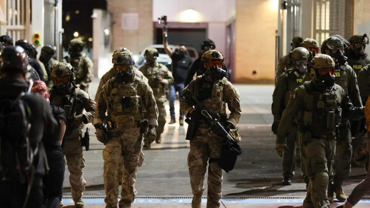 Trump plans to federalize 300 troops in Illinois, as judge blocks a ...