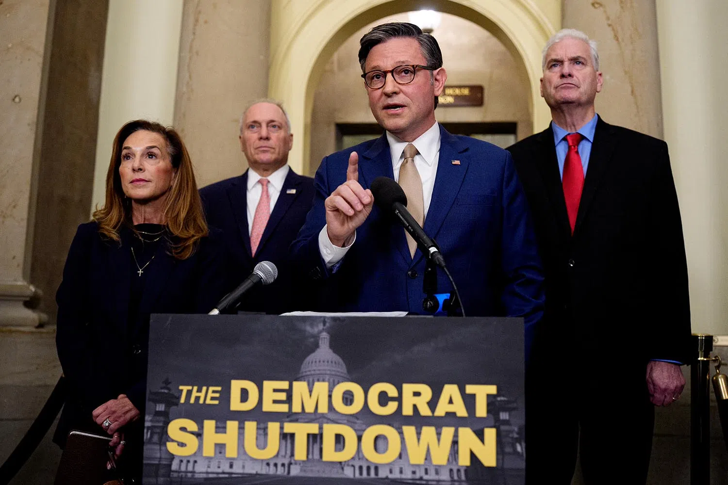Talks to end the government shutdown intensify as federal closure is on ...