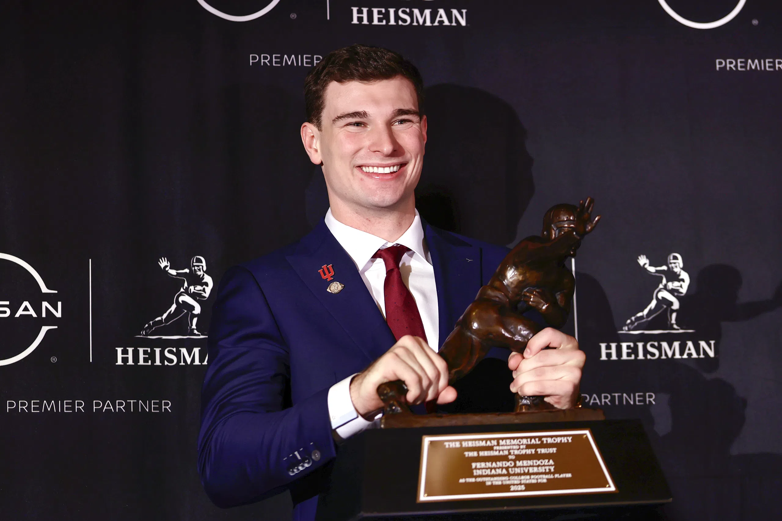 Fernando Mendoza wins the Heisman Trophy as college football’s top ...
