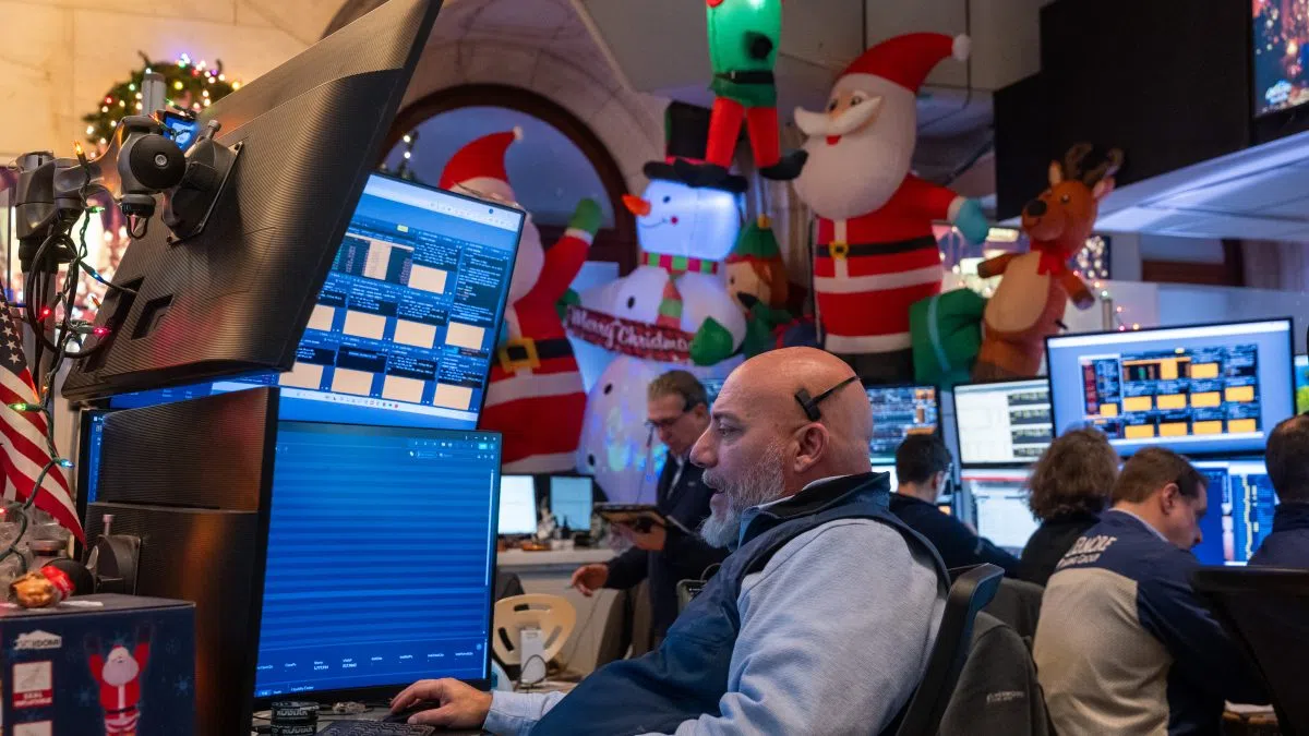 Stocks dip slightly as investors return from Christmas holiday in light ...