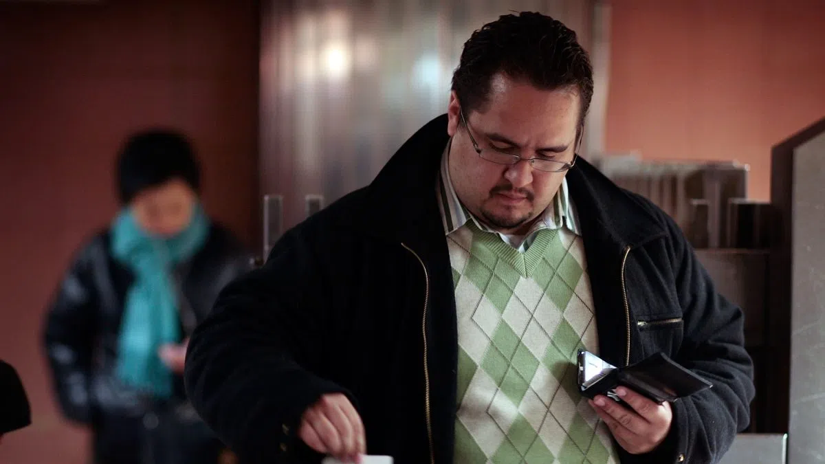 New York subway ends its MetroCard era and switches fully to tap-and-go ...